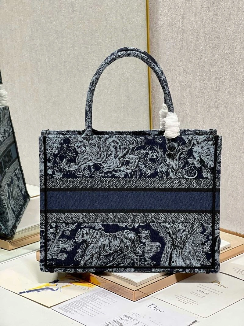 Accurate model Christian Dior Shopping Bags