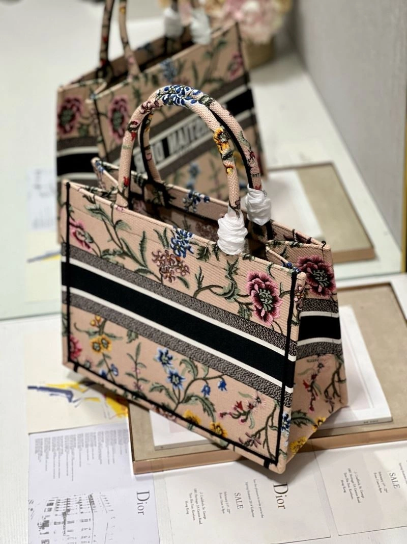 Top match Christian Dior Shopping Bags