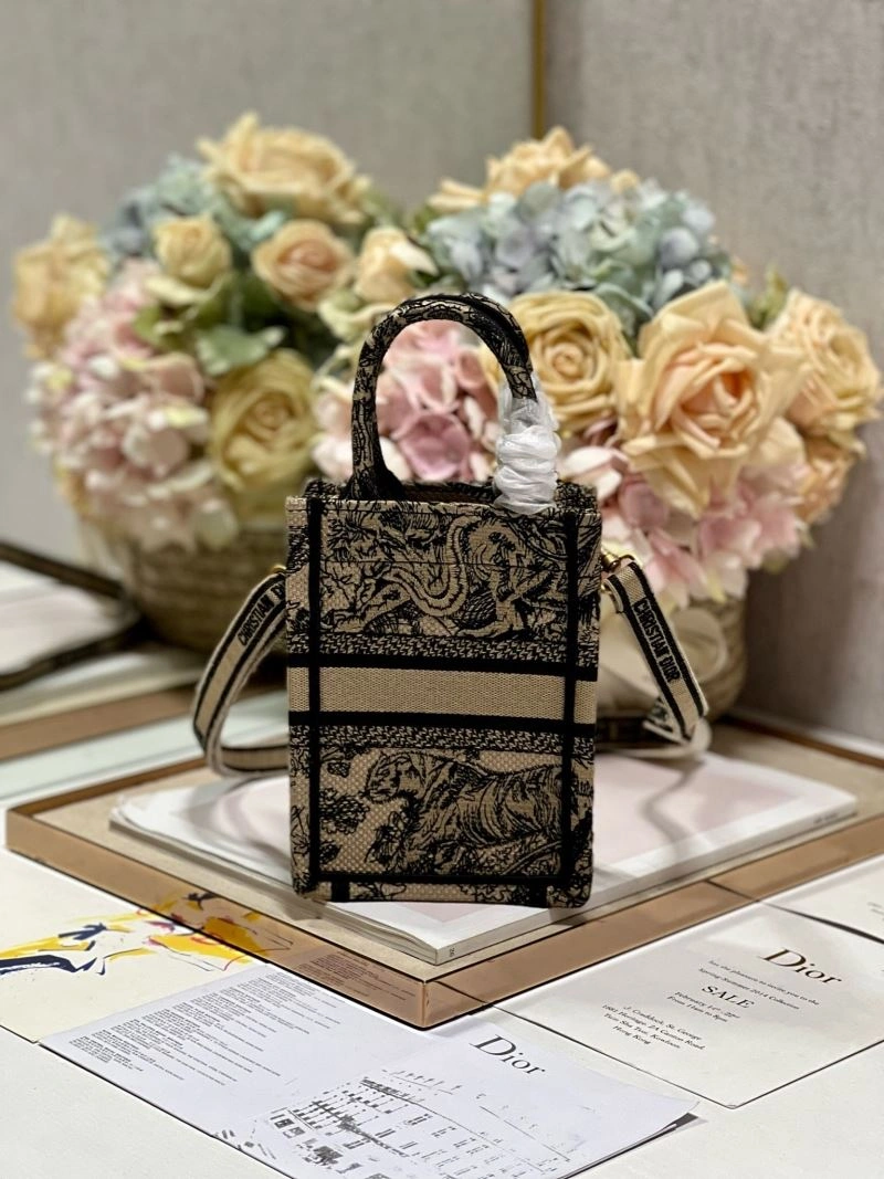 Top match Christian Dior Shopping Bags