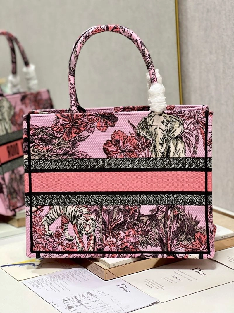 Accurate model Christian Dior Shopping Bags