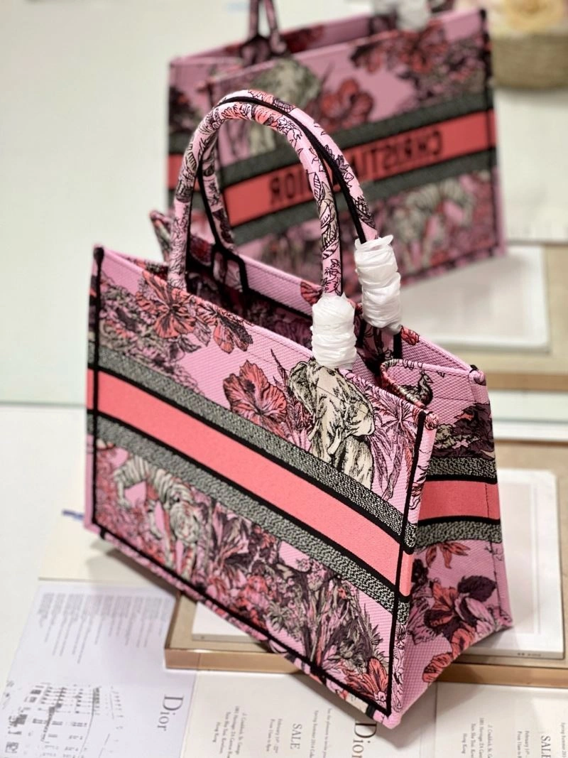 Accurate model Christian Dior Shopping Bags