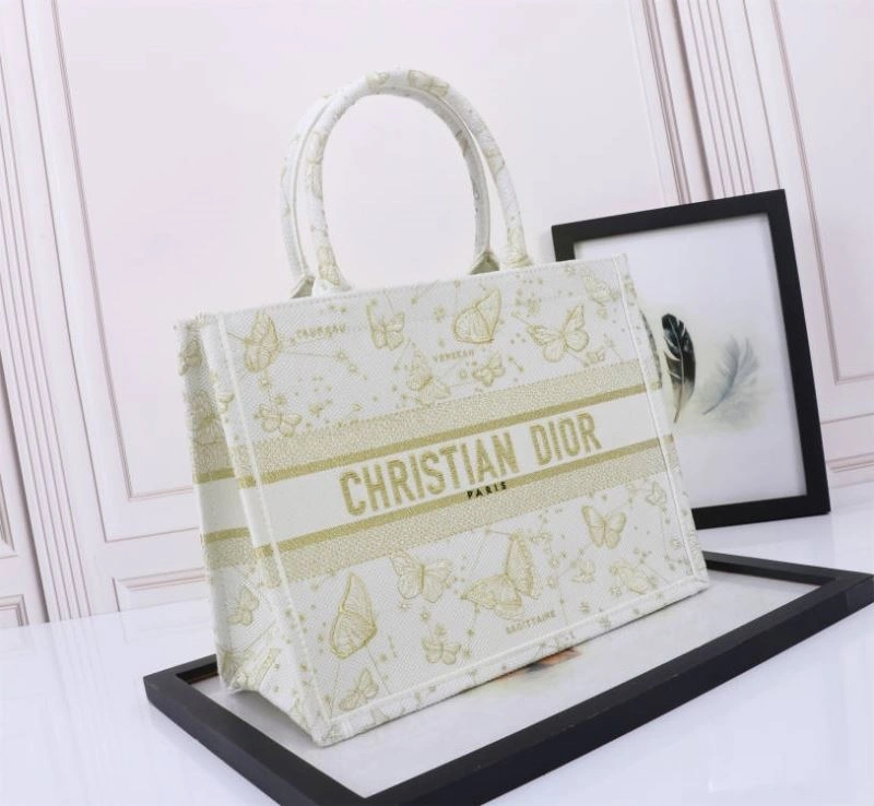 Reasonably priced Christian Dior Shopping Bags