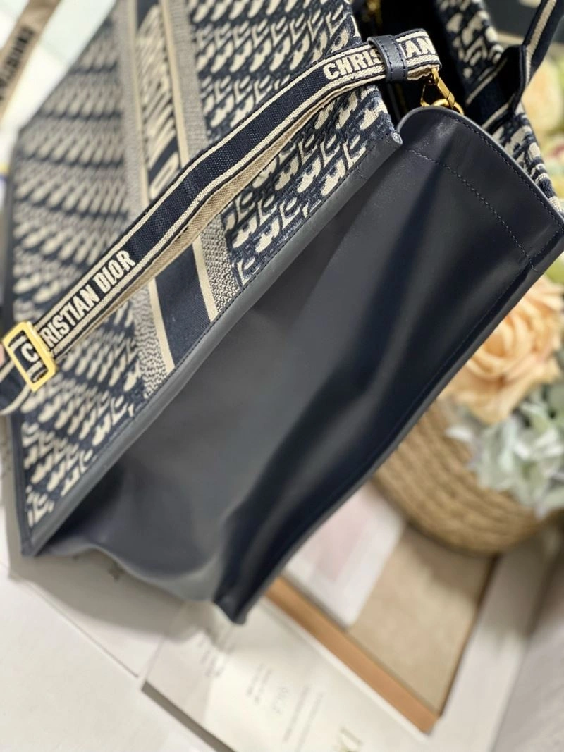 Reasonably priced Christian Dior Shopping Bags