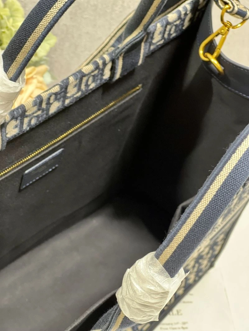 Reasonably priced Christian Dior Shopping Bags