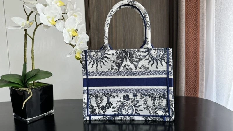 Exact replica Christian Dior Shopping Bags