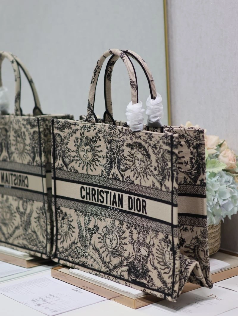 Reasonably priced Christian Dior Shopping Bags