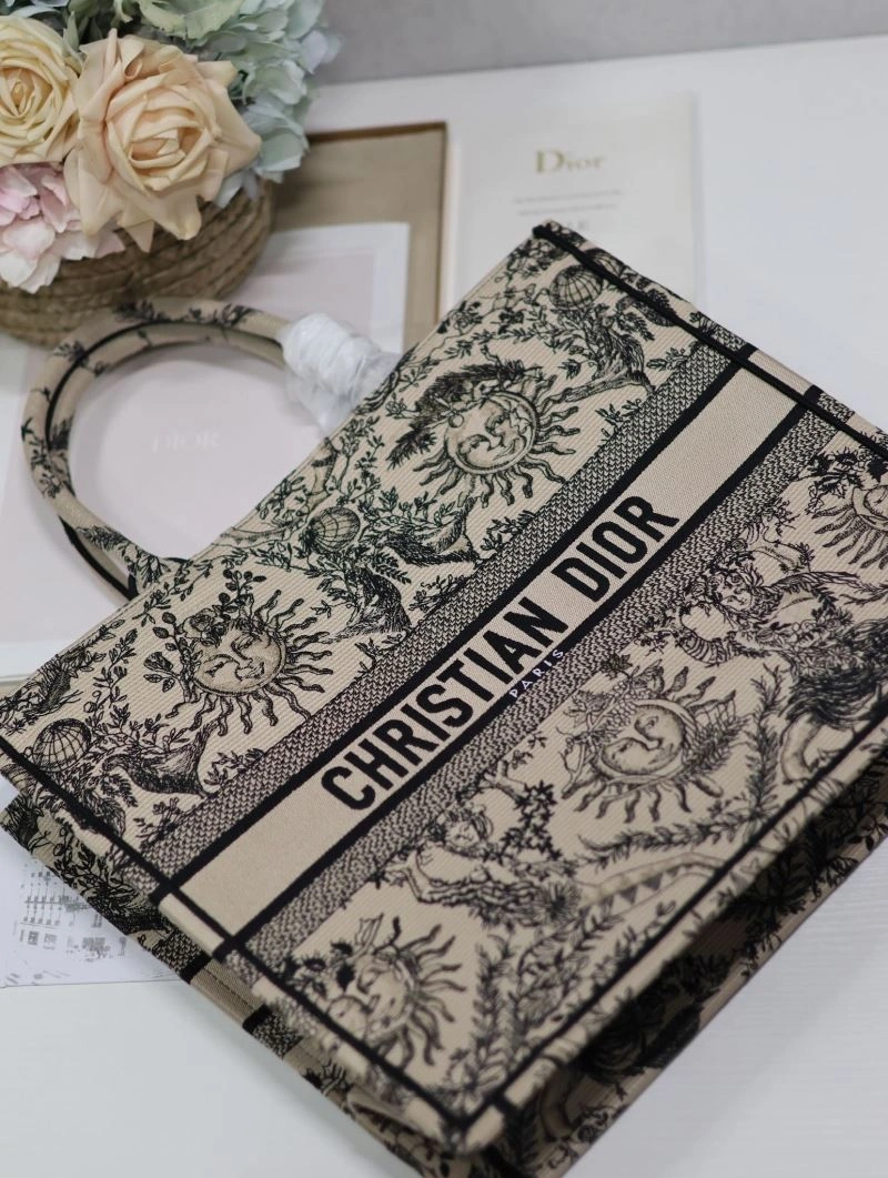 Reasonably priced Christian Dior Shopping Bags