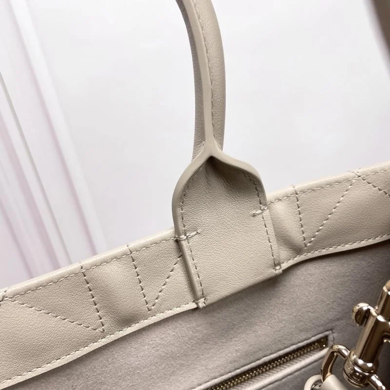 Reasonably priced Christian Dior Shopping Bags