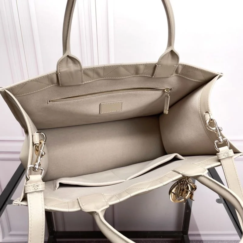 Reasonably priced Christian Dior Shopping Bags