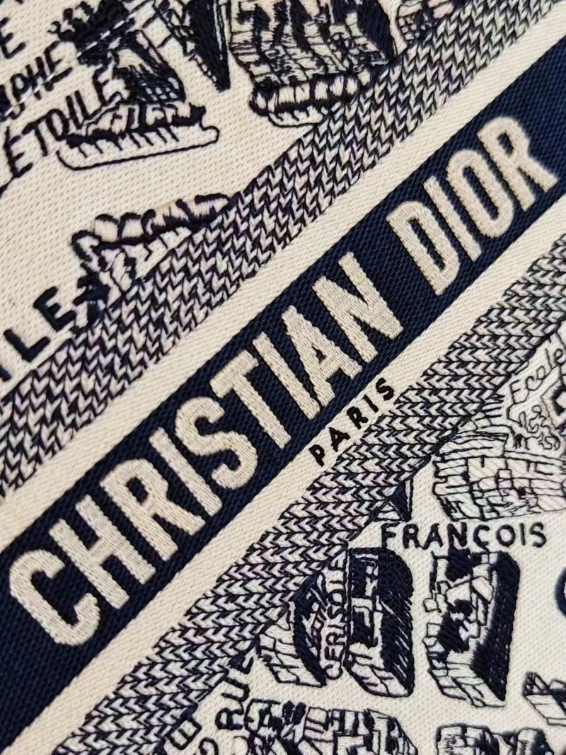 Reasonably priced Christian Dior Shopping Bags