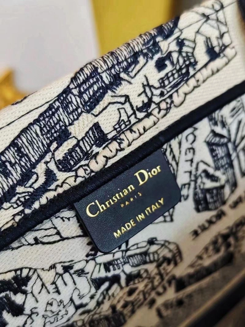 Reasonably priced Christian Dior Shopping Bags