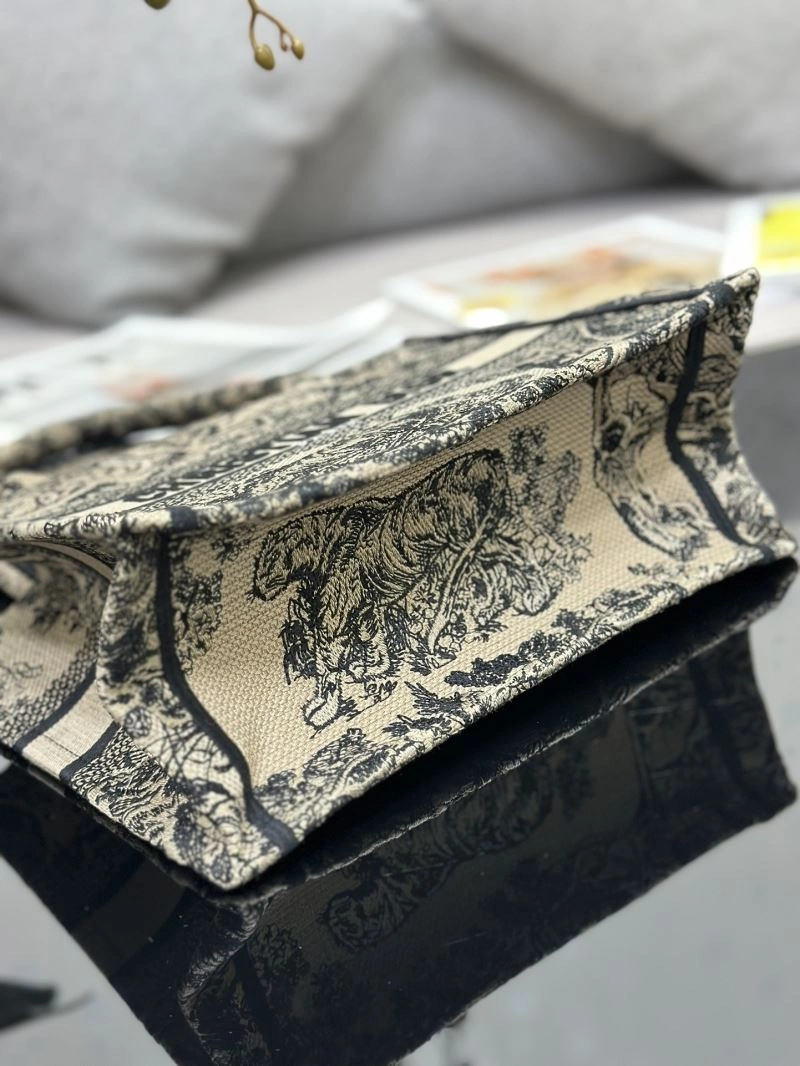 Low-cost Christian Dior Shopping Bags