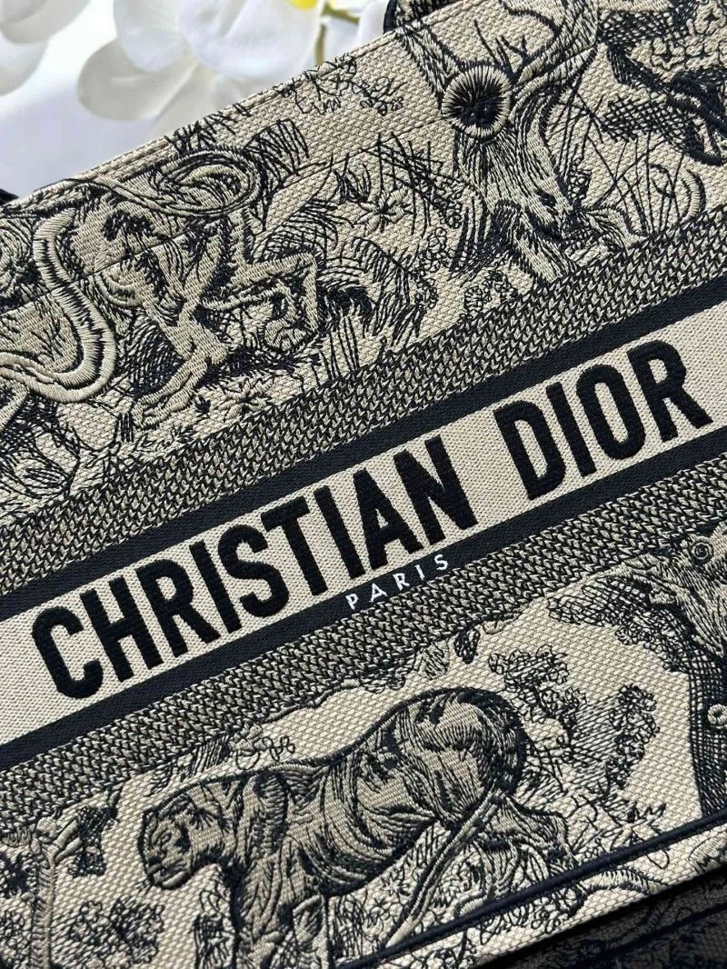 Reasonably priced Christian Dior Shopping Bags