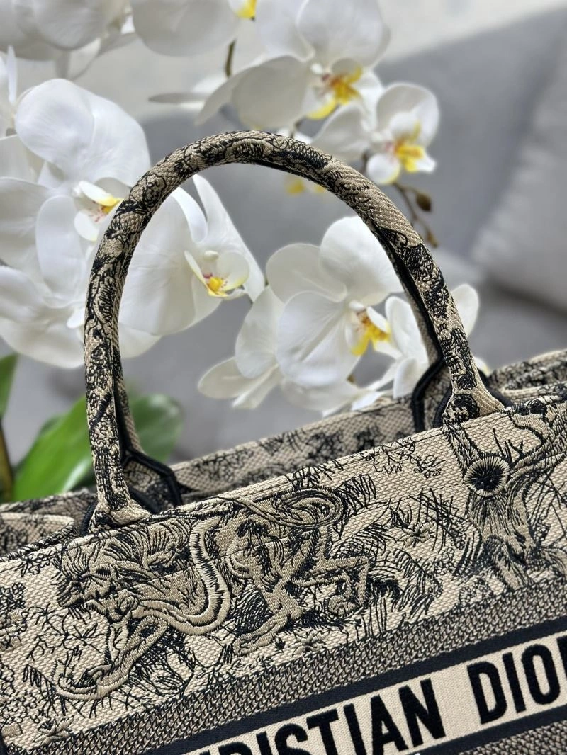 Reasonably priced Christian Dior Shopping Bags