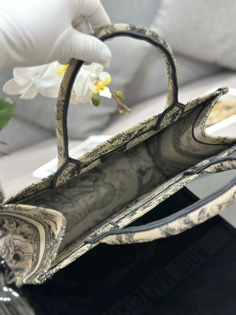 Reasonably priced Christian Dior Shopping Bags