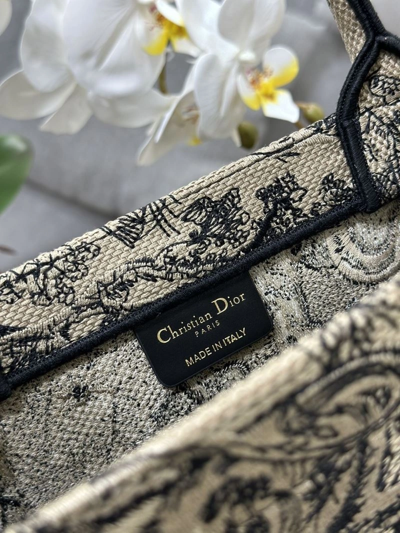 Reasonably priced Christian Dior Shopping Bags
