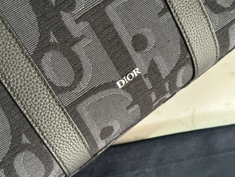 Accurate model Christian Dior Shopping Bags