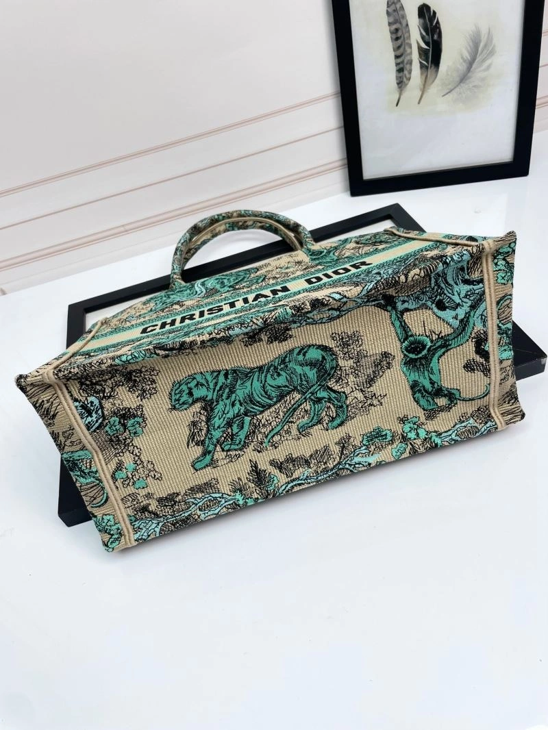 Reasonably priced Christian Dior Shopping Bags