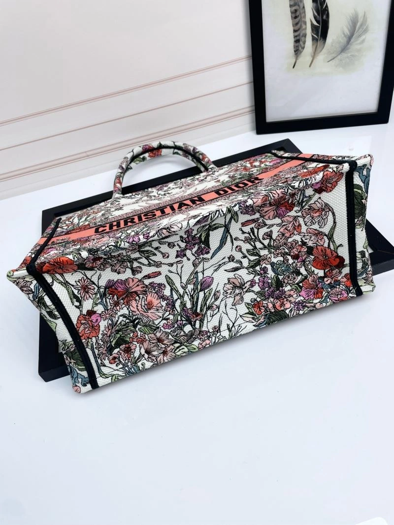 Reasonably priced Christian Dior Shopping Bags