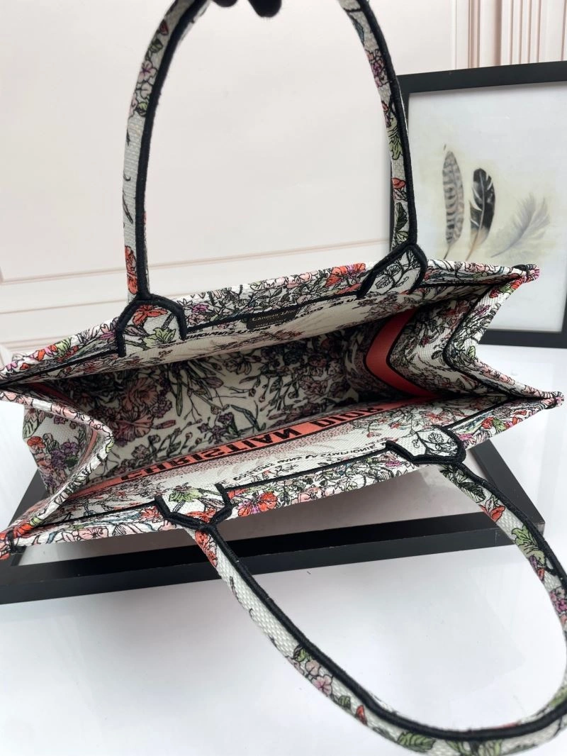 Reasonably priced Christian Dior Shopping Bags