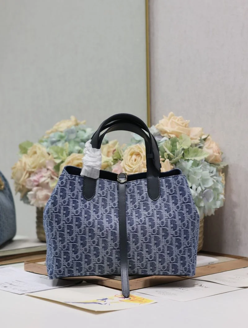 Reasonably priced Christian Dior Shopping Bags