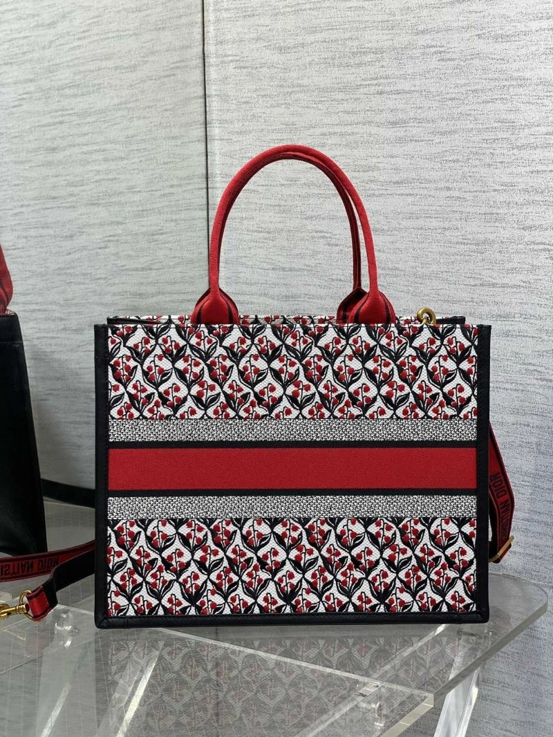 Accurate model Christian Dior Shopping Bags