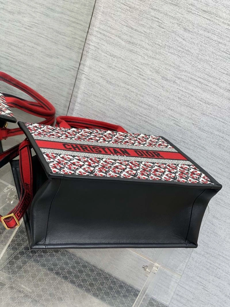 Accurate model Christian Dior Shopping Bags