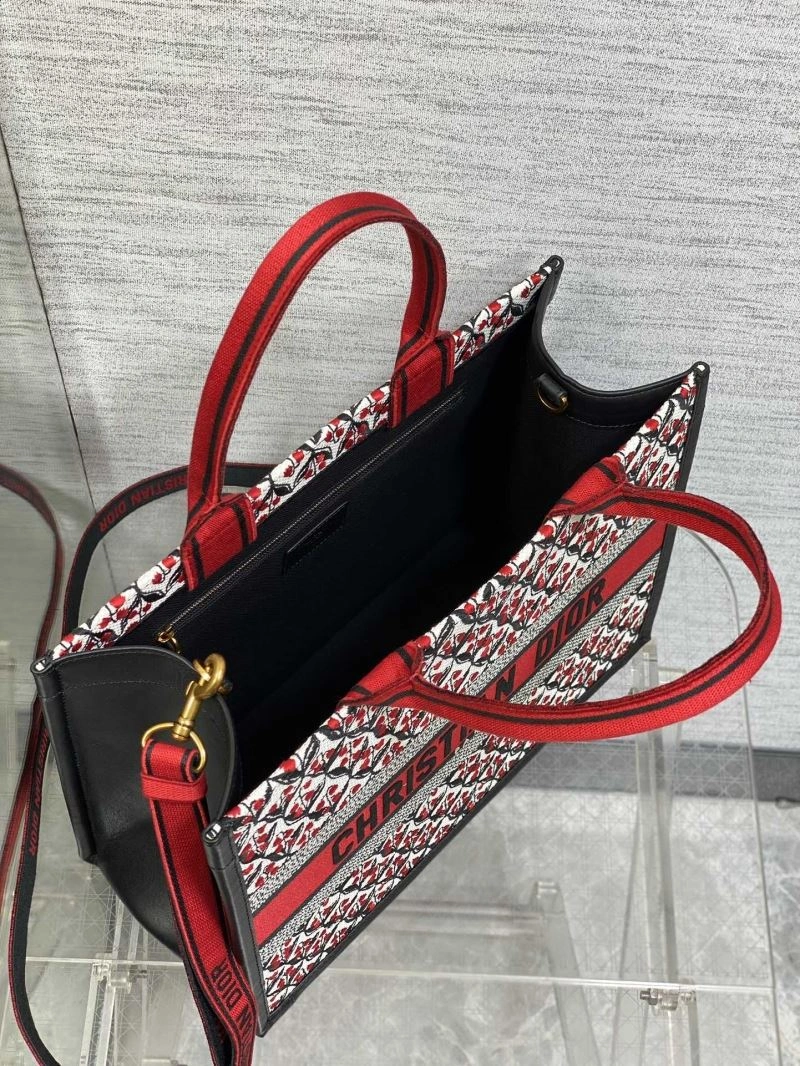 Accurate model Christian Dior Shopping Bags