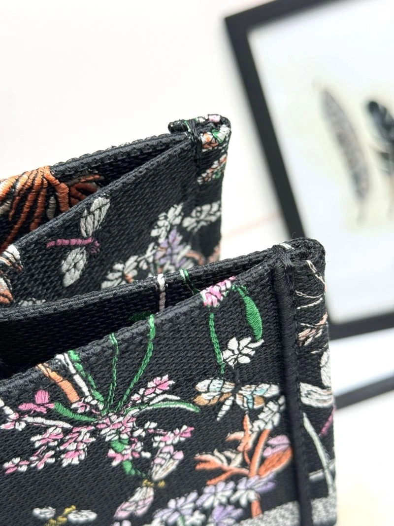 Accurate model Christian Dior Shopping Bags