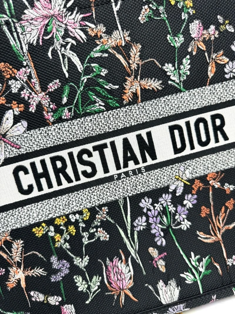 Accurate model Christian Dior Shopping Bags