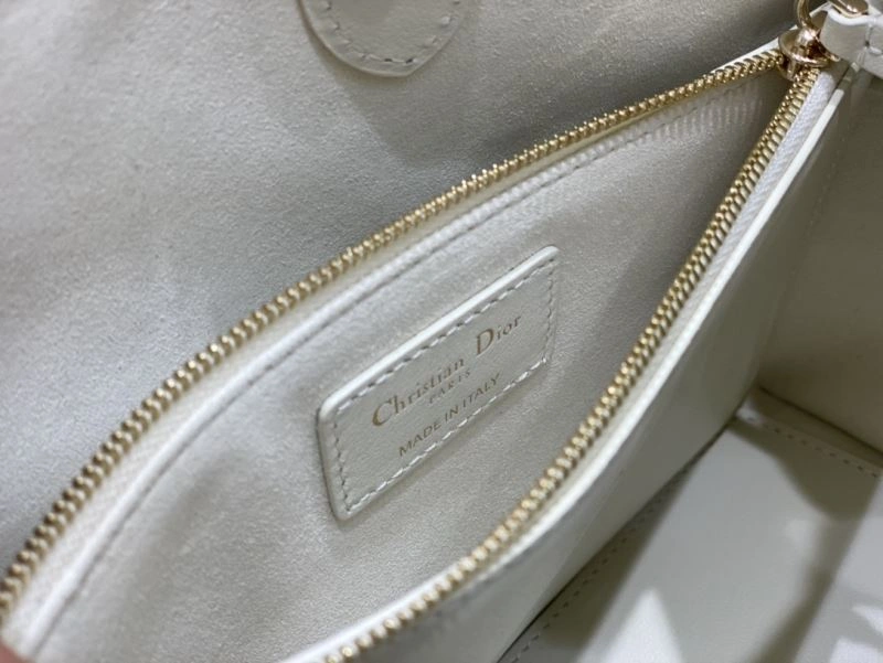 Reasonably priced Christian Dior Shopping Bags