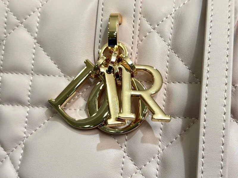 Reasonably priced Christian Dior Shopping Bags