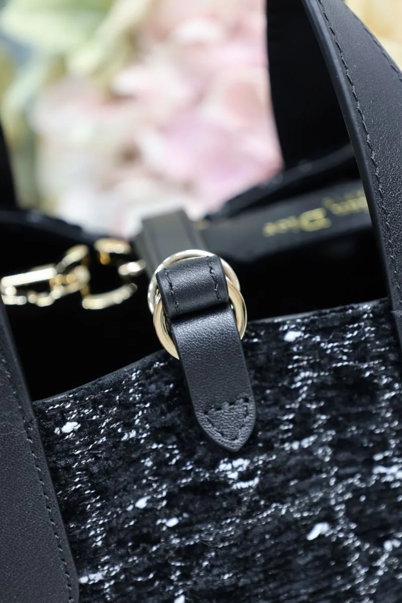 Reasonably priced Christian Dior Shopping Bags