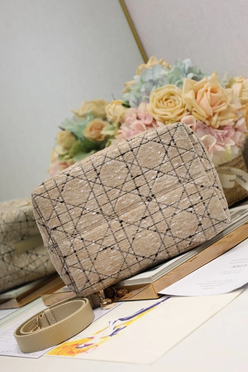 Reasonably priced Christian Dior Shopping Bags