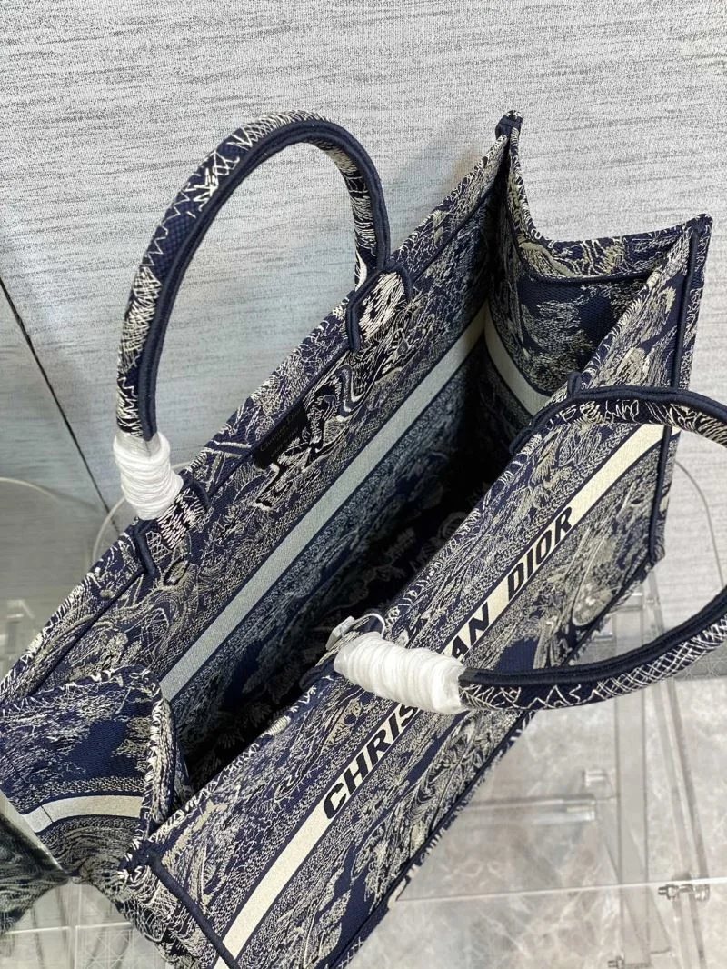 Top match Christian Dior Shopping Bags