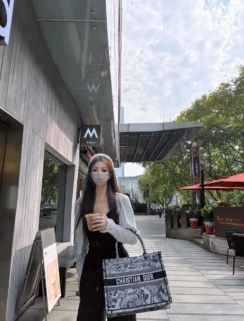 Legit Christian Dior Shopping Bags