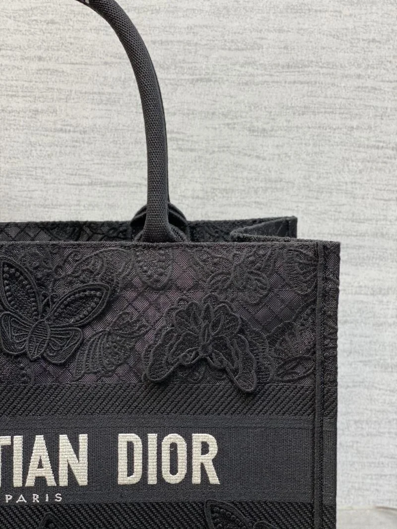 Reasonably priced Christian Dior Shopping Bags