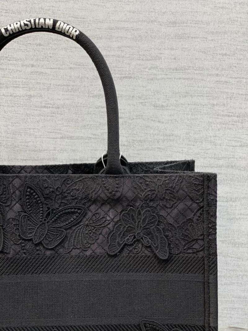 Reasonably priced Christian Dior Shopping Bags