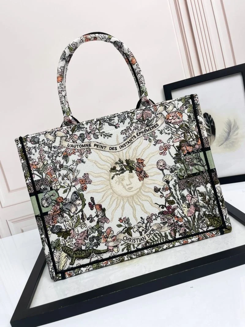 Reasonably priced Christian Dior Shopping Bags