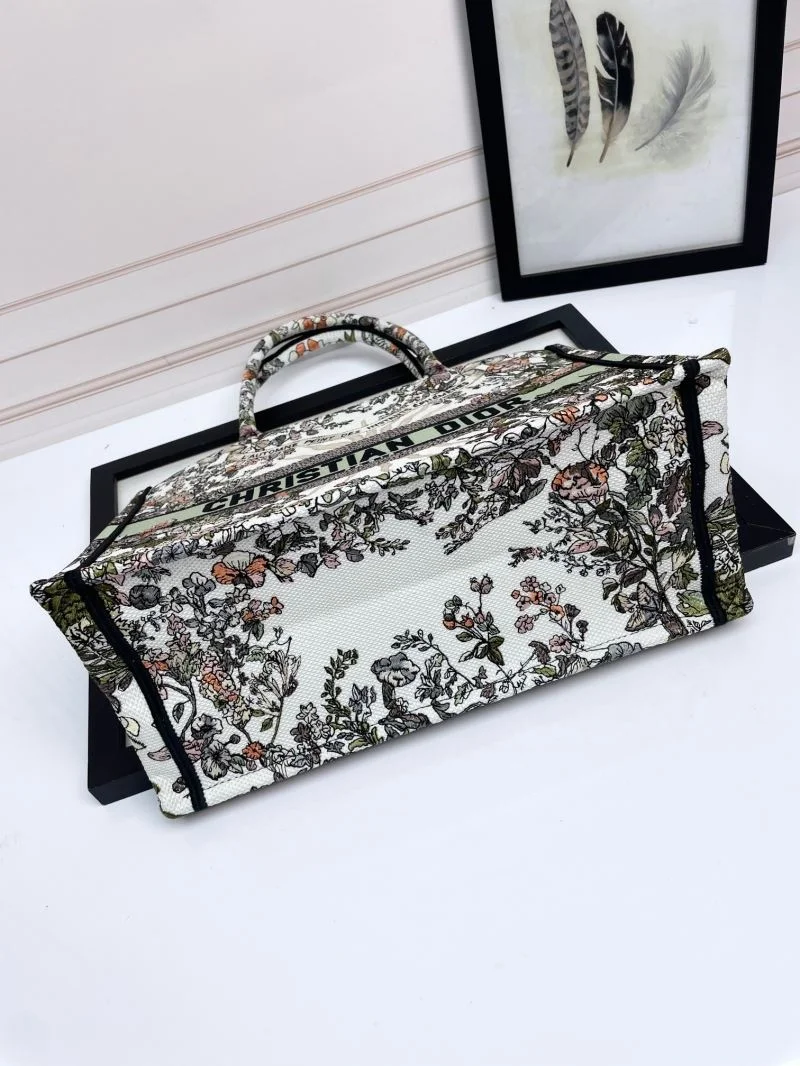 Reasonably priced Christian Dior Shopping Bags