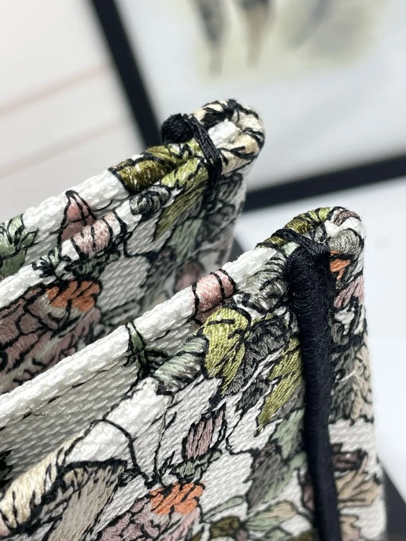 Reasonably priced Christian Dior Shopping Bags
