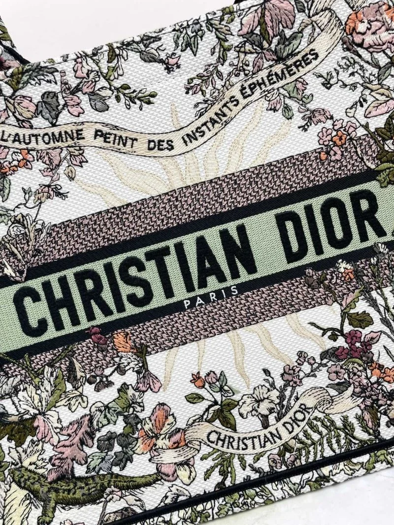 Reasonably priced Christian Dior Shopping Bags