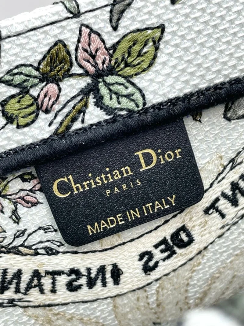 Reasonably priced Christian Dior Shopping Bags