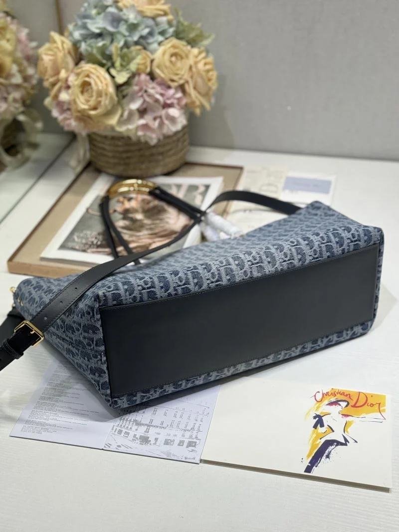 Reasonably priced Christian Dior Shopping Bags