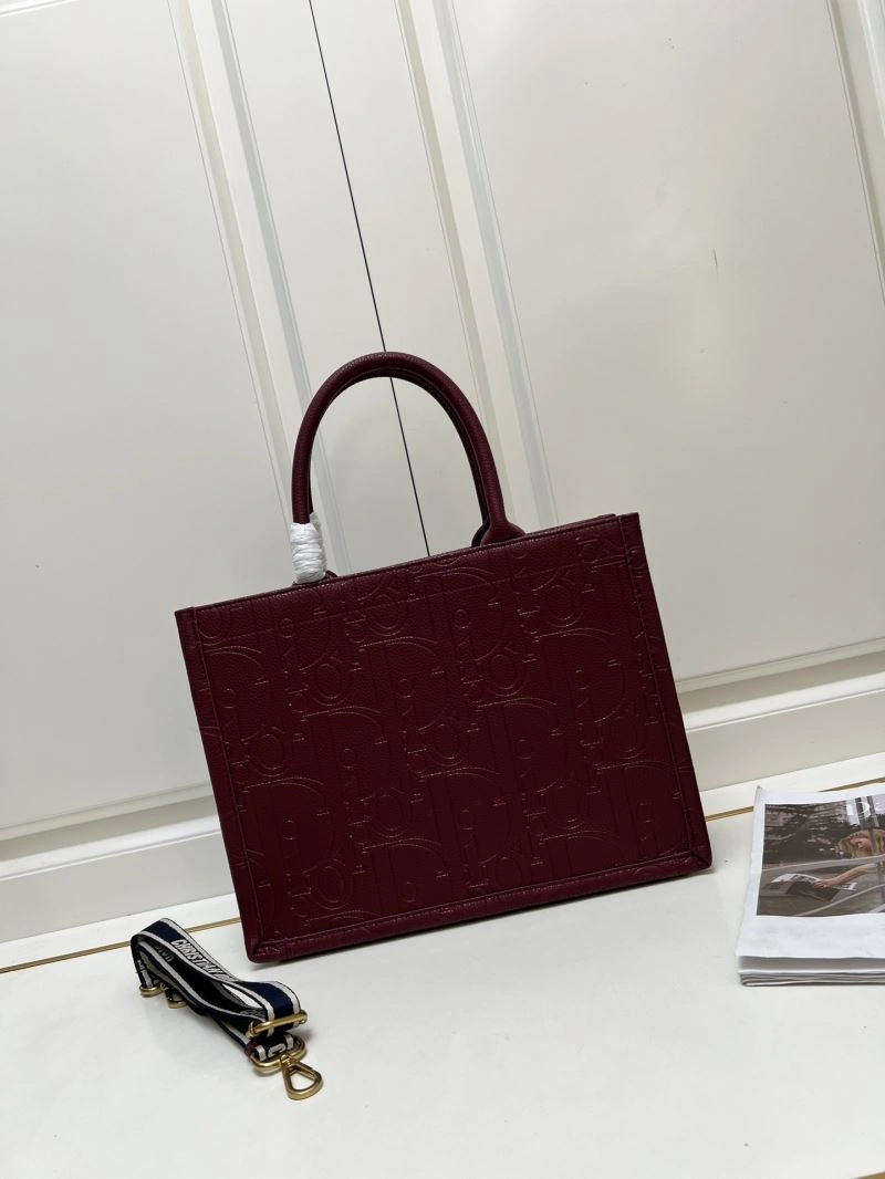 Accurate model Christian Dior Shopping Bags