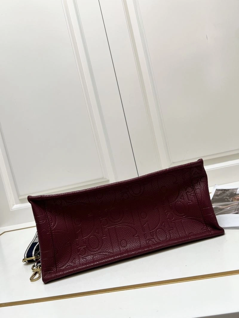 Accurate model Christian Dior Shopping Bags