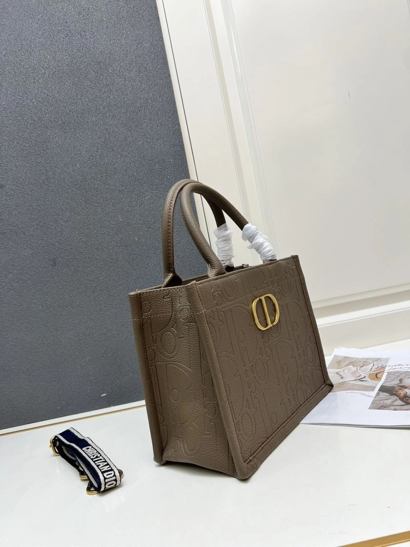 Accurate model Christian Dior Shopping Bags