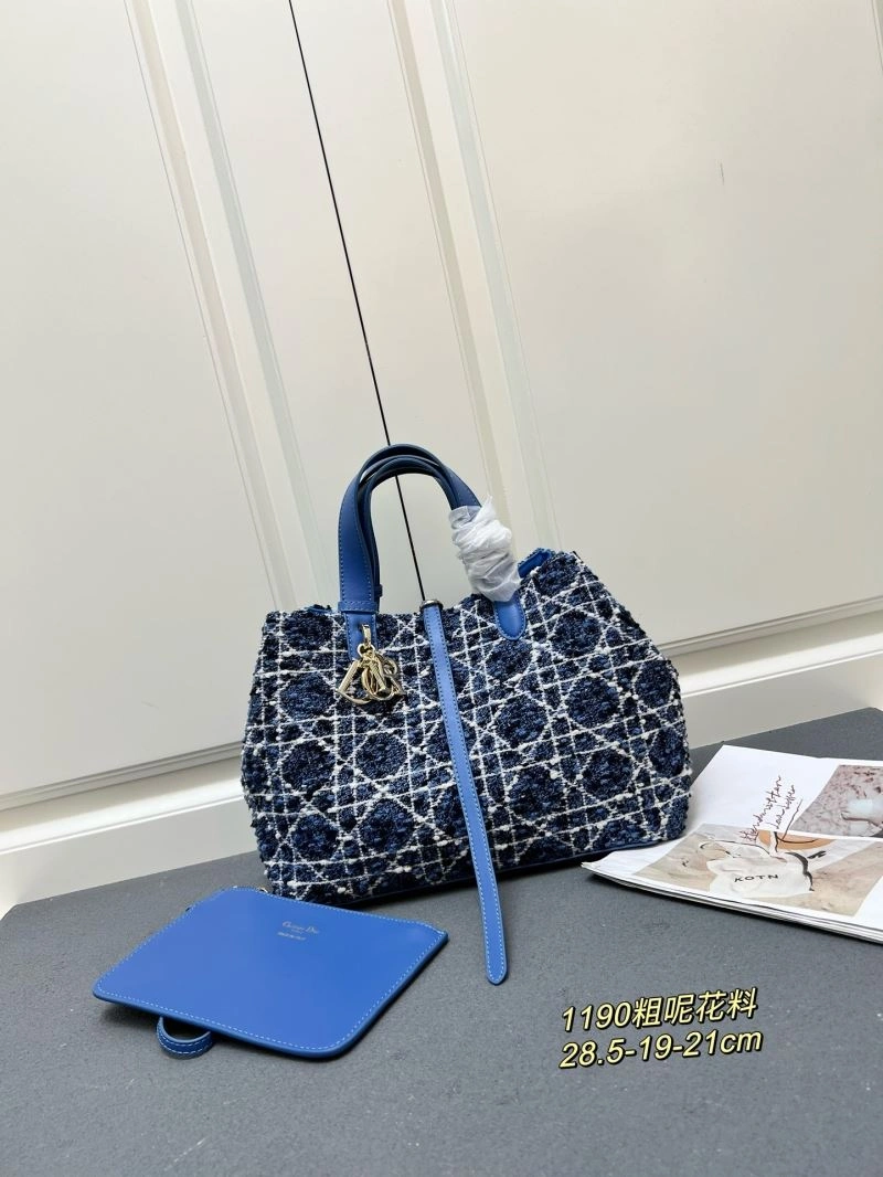 Accurate model Christian Dior Shopping Bags