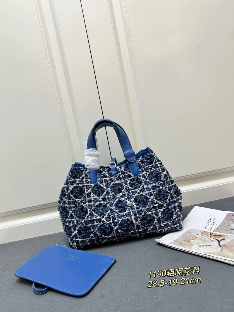 Accurate model Christian Dior Shopping Bags