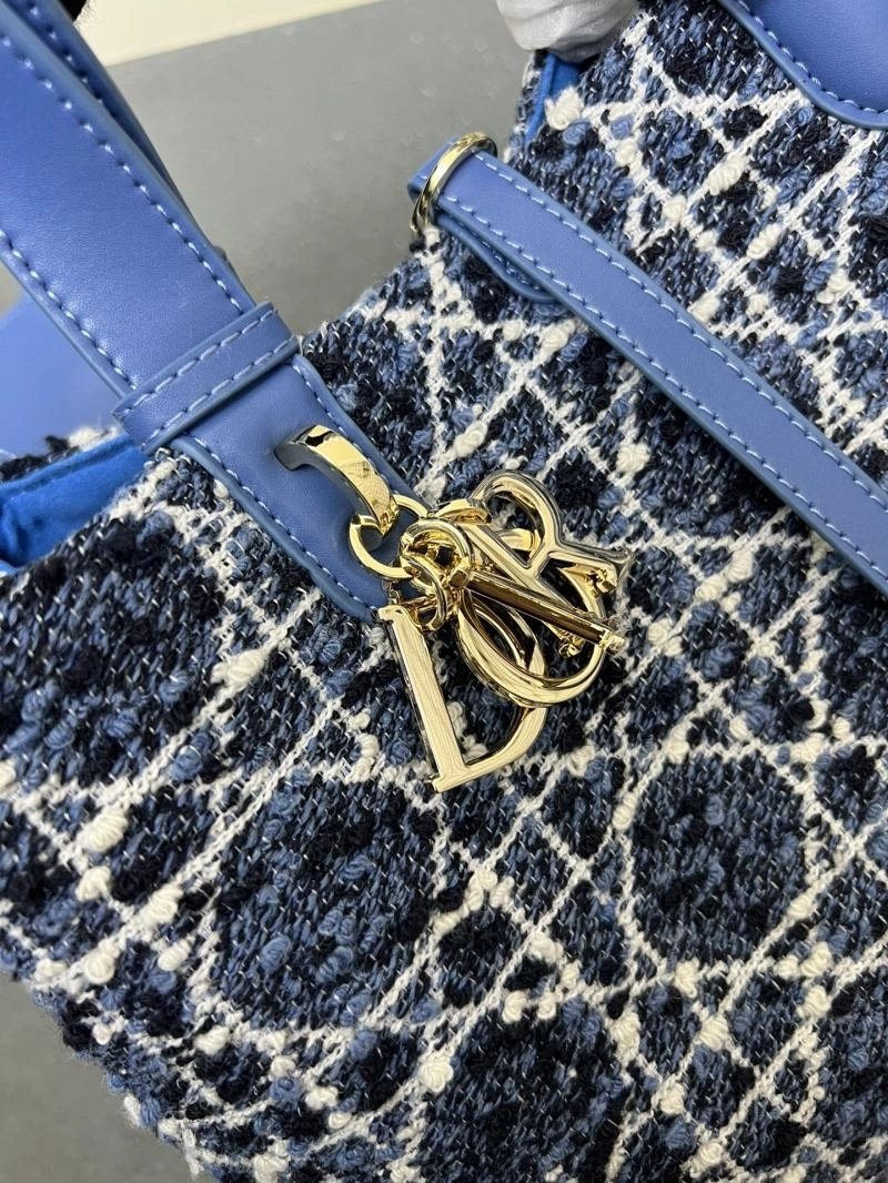 Accurate model Christian Dior Shopping Bags